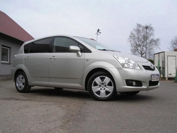 Pelēks Toyota Corolla Verso 2008 Sigulda, ar dzinēja tilpumu 1.80 L un nobraukumu 216 tūkst. km par 5650 €, foto 2 vietnē AUTOMOTO.COM.LV