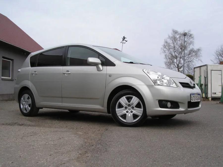 Pelēks Toyota Corolla Verso 2008 Sigulda, ar dzinēja tilpumu 1.80 L un nobraukumu 216 tūkst. km par 5650 €, foto 3 vietnē AUTOMOTO.COM.LV