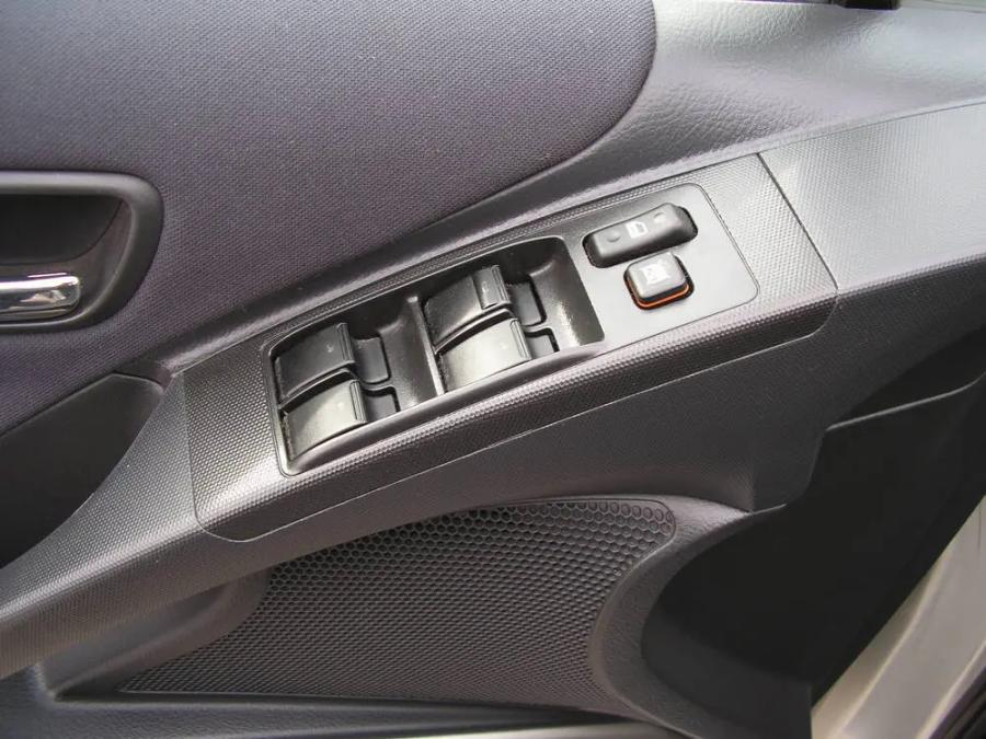 Pelēks Toyota Corolla Verso 2008 Sigulda, ar dzinēja tilpumu 1.80 L un nobraukumu 216 tūkst. km par 5650 €, foto 18 vietnē AUTOMOTO.COM.LV