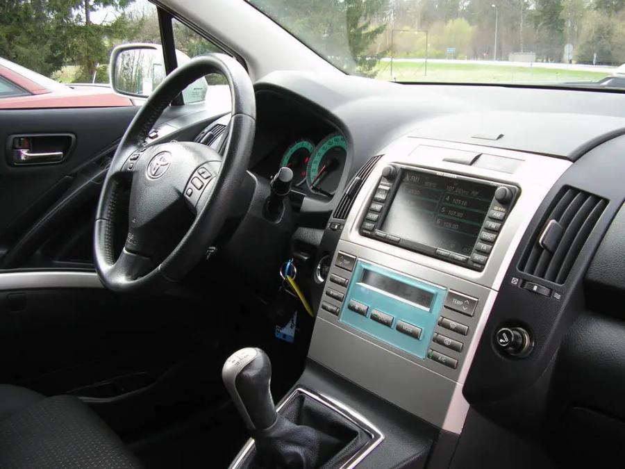 Pelēks Toyota Corolla Verso 2008 Sigulda, ar dzinēja tilpumu 1.80 L un nobraukumu 216 tūkst. km par 5650 €, foto 24 vietnē AUTOMOTO.COM.LV