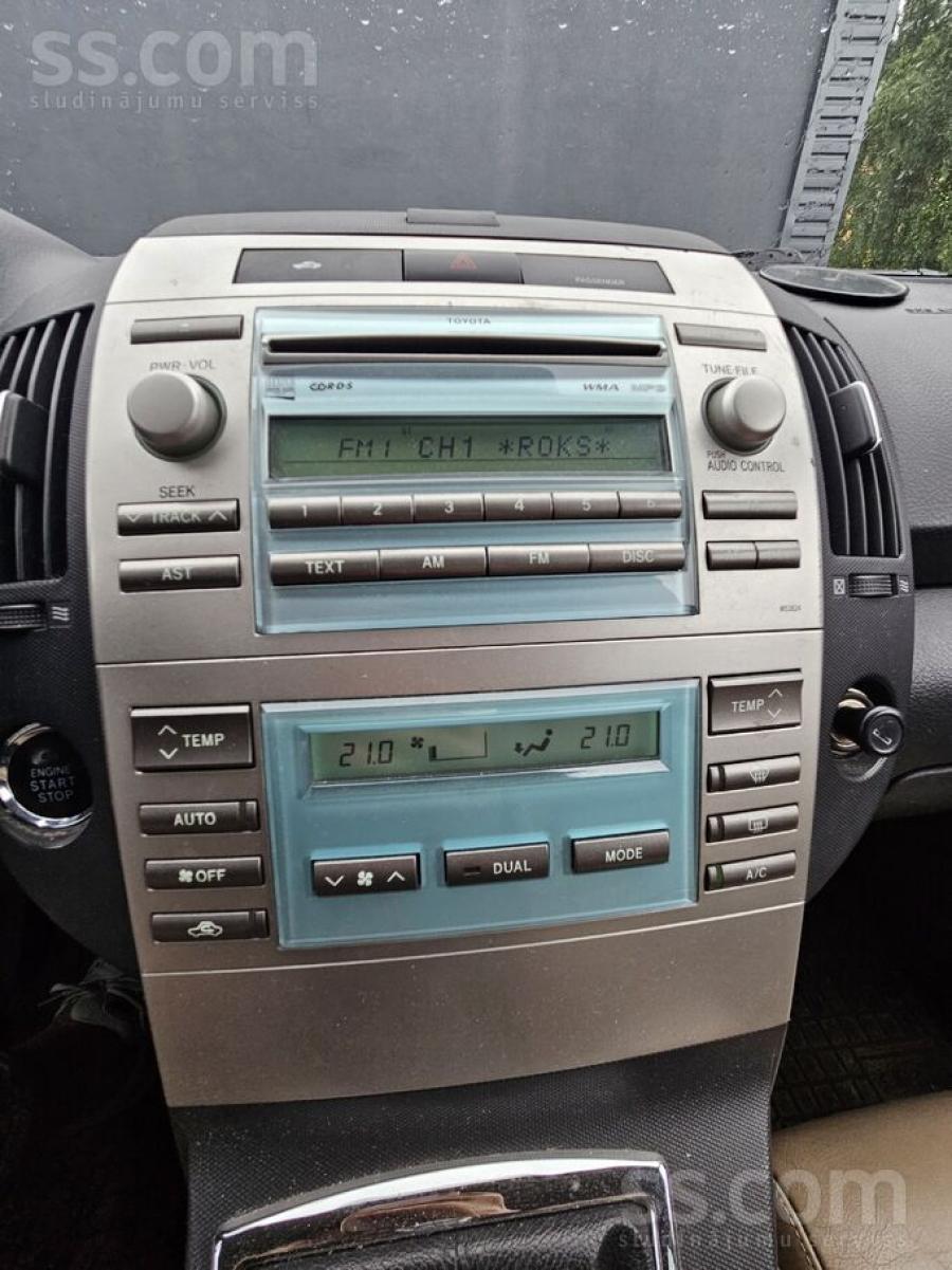 Grey Toyota Corolla Verso 2008 in Riga, with an engine capacity of 2.20 L and mileage of 279 thousand km for 2400 €, photo 6 on AUTOMOTO.COM.LV