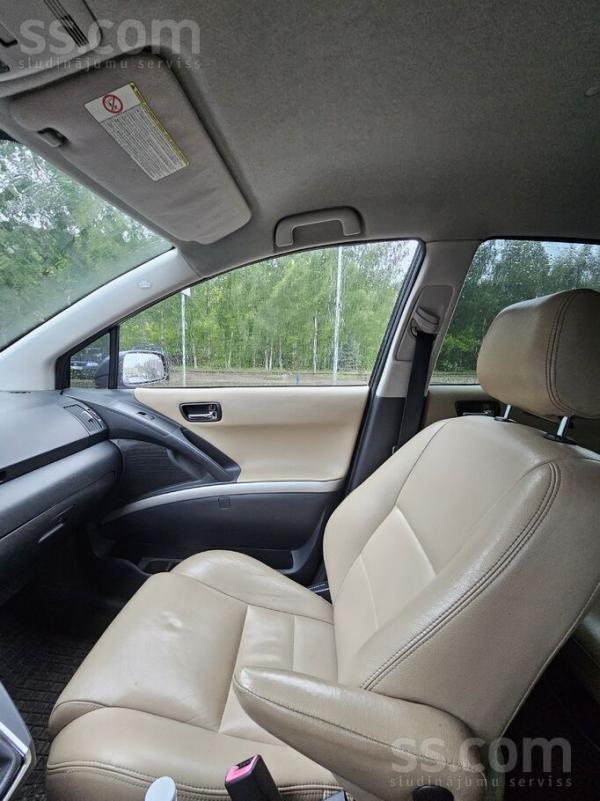 Grey Toyota Corolla Verso 2008 in Riga, with an engine capacity of 2.20 L and mileage of 279 thousand km for 2400 €, photo 7 on AUTOMOTO.COM.LV