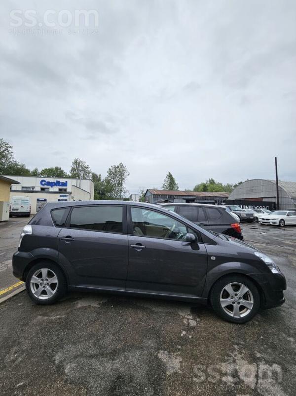Grey Toyota Corolla Verso 2008 in Riga, with an engine capacity of 2.20 L and mileage of 279 thousand km for 2400 €, photo 8 on AUTOMOTO.COM.LV