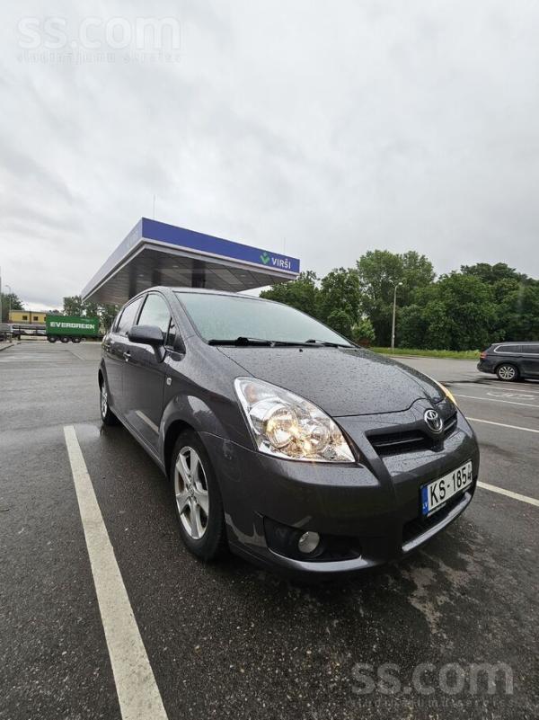 Grey Toyota Corolla Verso 2008 in Riga, with an engine capacity of 2.20 L and mileage of 279 thousand km for 2400 €, photo 9 on AUTOMOTO.COM.LV