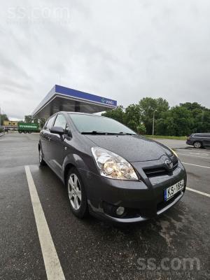 Grey Toyota Corolla Verso 2008 in Riga, with an engine capacity of 2.20 L and mileage of 279 thousand km for 2400 €, photo 10 on AUTOMOTO.COM.LV