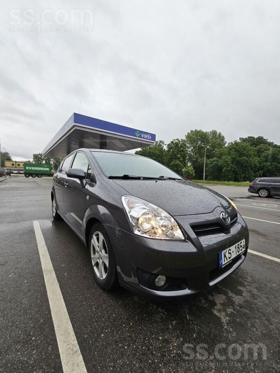 Grey Toyota Corolla Verso 2008 in Riga, with an engine capacity of 2.20 L and mileage of 279 thousand km for 2400 €, photo 10 on AUTOMOTO.COM.LV