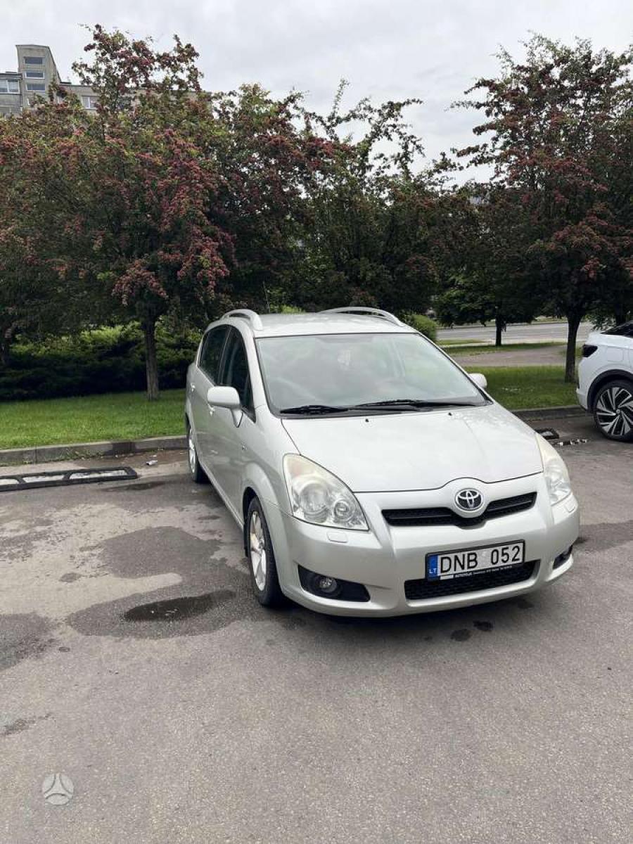 Pelēks Toyota Corolla Verso 2008 Viļņa, ar dzinēja tilpumu 2.23 L un nobraukumu 298 tūkst. km par 1800 €, foto 1 vietnē AUTOMOTO.COM.LV