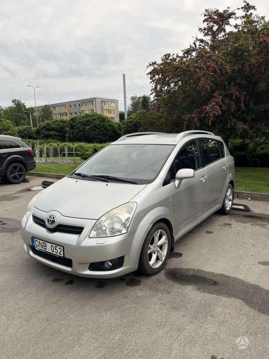 Pelēks Toyota Corolla Verso 2008 Viļņa, ar dzinēja tilpumu 2.23 L un nobraukumu 298 tūkst. km par 1800 €, foto 3 vietnē AUTOMOTO.COM.LV