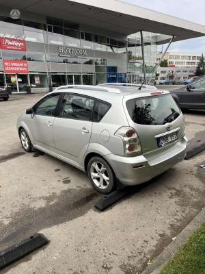 Pelēks Toyota Corolla Verso 2008 Viļņa, ar dzinēja tilpumu 2.23 L un nobraukumu 298 tūkst. km par 1800 €, foto 4 vietnē AUTOMOTO.COM.LV
