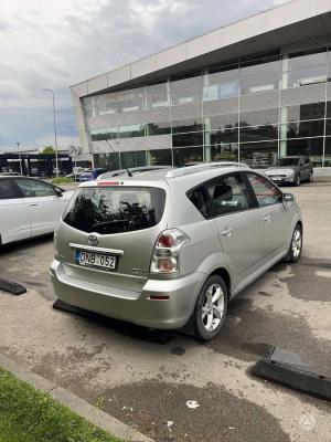 Pelēks Toyota Corolla Verso 2008 Viļņa, ar dzinēja tilpumu 2.23 L un nobraukumu 298 tūkst. km par 1800 €, foto 5 vietnē AUTOMOTO.COM.LV