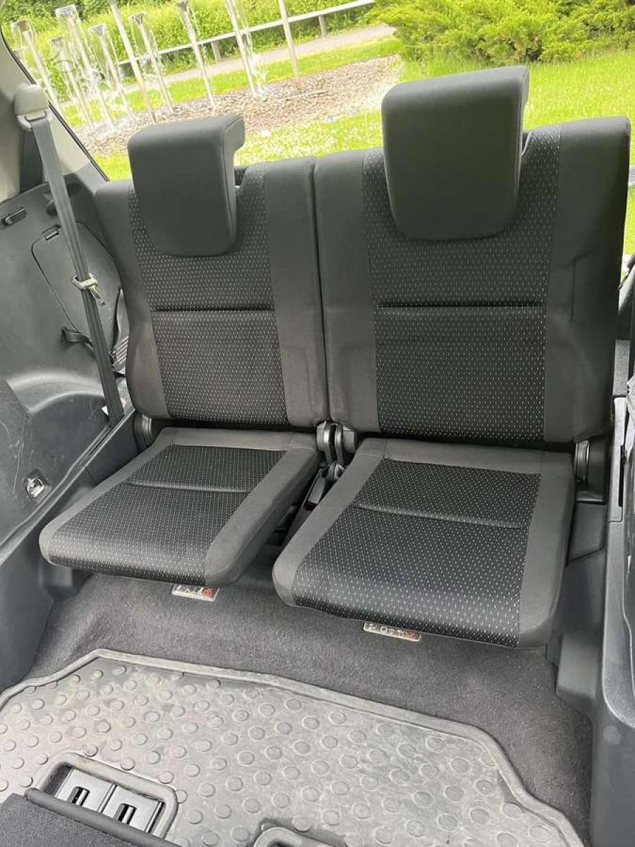 Pelēks Toyota Corolla Verso 2008 Viļņa, ar dzinēja tilpumu 2.23 L un nobraukumu 298 tūkst. km par 1800 €, foto 10 vietnē AUTOMOTO.COM.LV