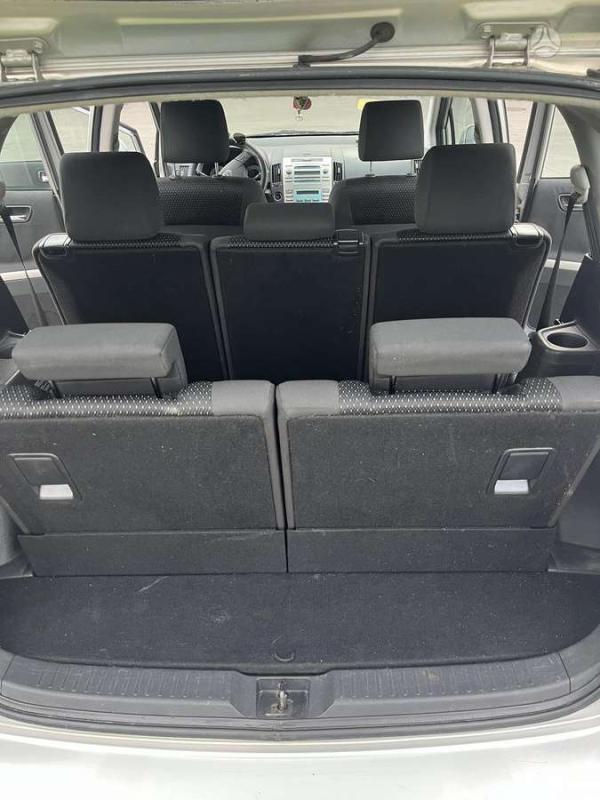Grey Toyota Corolla Verso 2008 in Vilnius, with an engine capacity of 2.23 L and mileage of 298 thousand km for 1800 €, photo 10 on AUTOMOTO.COM.LV