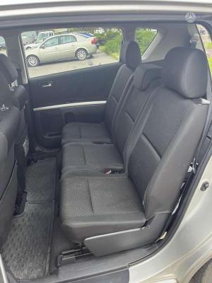 Pelēks Toyota Corolla Verso 2008 Viļņa, ar dzinēja tilpumu 2.23 L un nobraukumu 298 tūkst. km par 1800 €, foto 13 vietnē AUTOMOTO.COM.LV