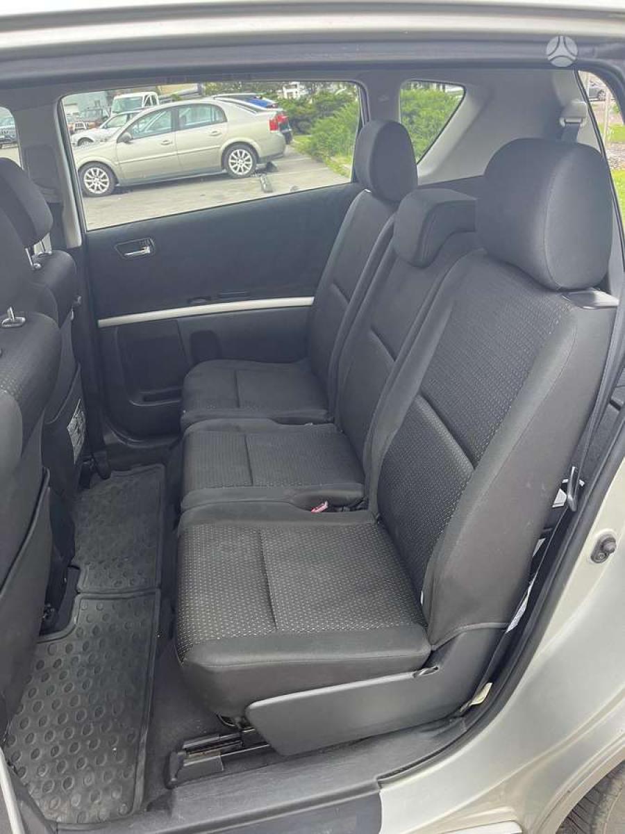 Pelēks Toyota Corolla Verso 2008 Viļņa, ar dzinēja tilpumu 2.23 L un nobraukumu 298 tūkst. km par 1800 €, foto 13 vietnē AUTOMOTO.COM.LV