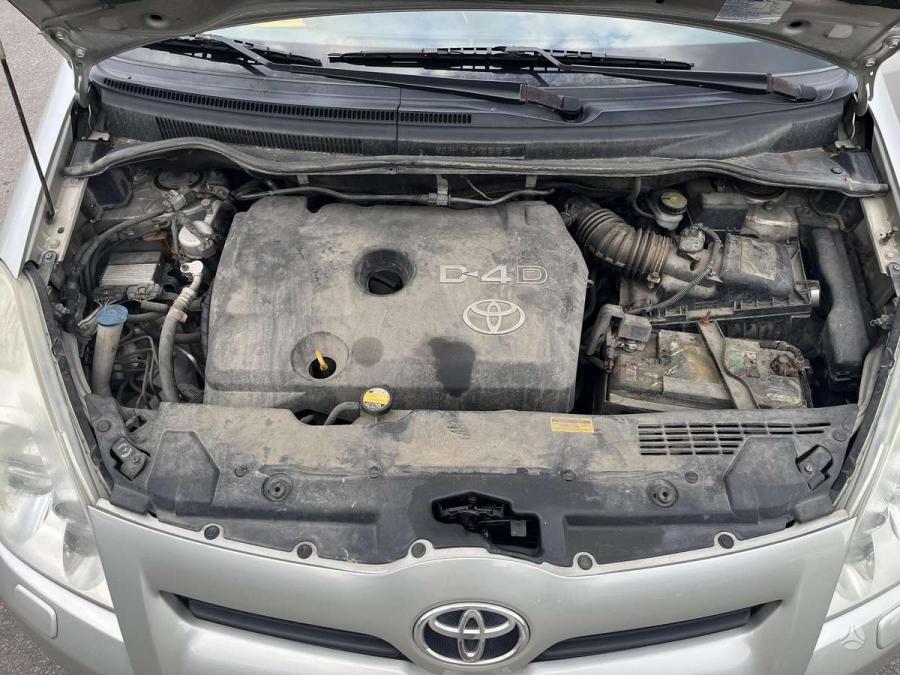 Pelēks Toyota Corolla Verso 2008 Viļņa, ar dzinēja tilpumu 2.23 L un nobraukumu 298 tūkst. km par 1800 €, foto 15 vietnē AUTOMOTO.COM.LV
