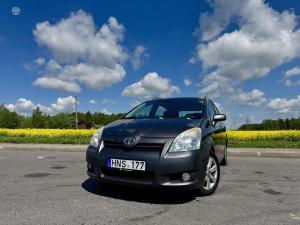 Pelēks Toyota Corolla Verso 2008 Panevēža, ar dzinēja tilpumu 2.20 L un nobraukumu 367 tūkst. km par 1499 €, foto  vietnē AUTOMOTO.COM.LV