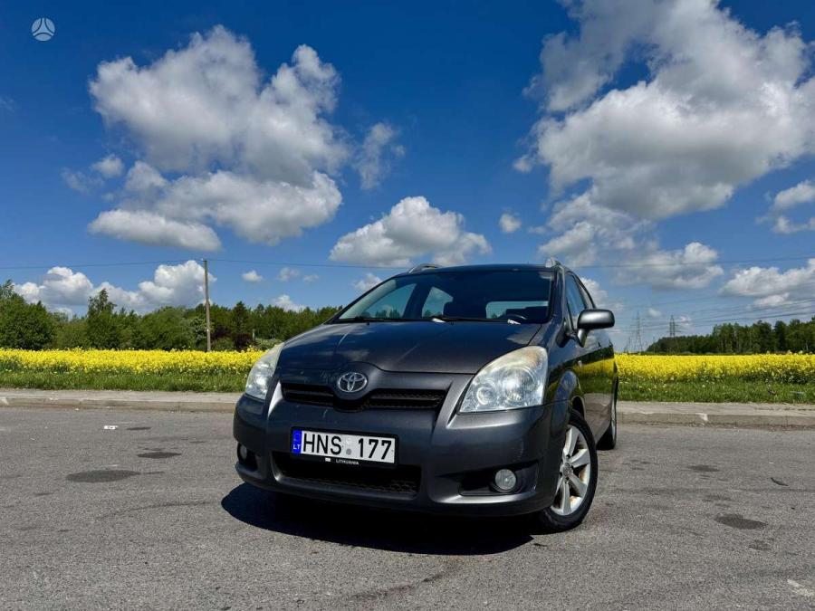 Grey Toyota Corolla Verso 2008 in Panevezys, with an engine capacity of 2.20 L and mileage of 367 thousand km for 1499 €, photo 1 on AUTOMOTO.COM.LV
