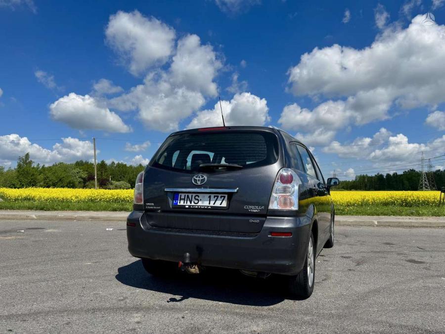 Grey Toyota Corolla Verso 2008 in Panevezys, with an engine capacity of 2.20 L and mileage of 367 thousand km for 1499 €, photo 7 on AUTOMOTO.COM.LV
