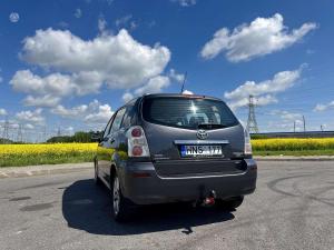 Grey Toyota Corolla Verso 2008 in Panevezys, with an engine capacity of 2.20 L and mileage of 367 thousand km for 1499 €, photo 8 on AUTOMOTO.COM.LV