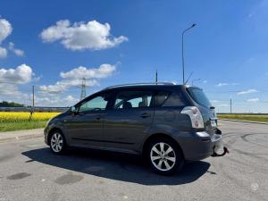 Grey Toyota Corolla Verso 2008 in Panevezys, with an engine capacity of 2.20 L and mileage of 367 thousand km for 1499 €, photo 9 on AUTOMOTO.COM.LV