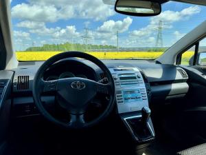 Grey Toyota Corolla Verso 2008 in Panevezys, with an engine capacity of 2.20 L and mileage of 367 thousand km for 1499 €, photo 11 on AUTOMOTO.COM.LV