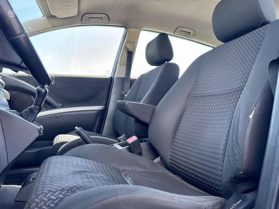 Grey Toyota Corolla Verso 2008 in Panevezys, with an engine capacity of 2.20 L and mileage of 367 thousand km for 1499 €, photo 14 on AUTOMOTO.COM.LV