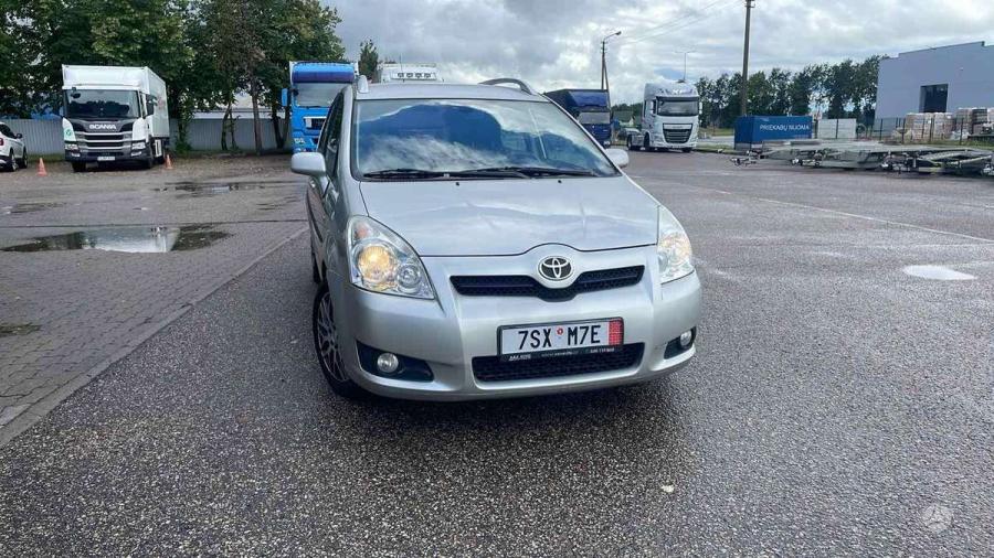 Grey Toyota Corolla Verso 2008 in Marijampole, with an engine capacity of 2.23 L and mileage of 250 thousand km for 1950 €, photo 3 on AUTOMOTO.COM.LV