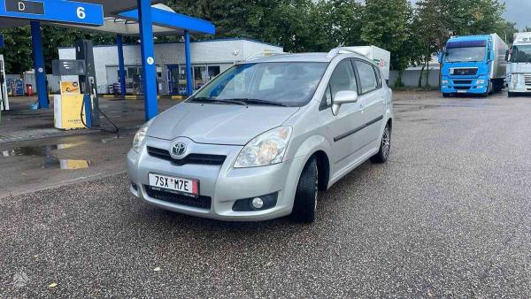 Pelēks Toyota Corolla Verso 2008 Marijampole, ar dzinēja tilpumu 2.23 L un nobraukumu 250 tūkst. km par 1950 €, foto 3 vietnē AUTOMOTO.COM.LV