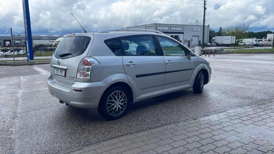 Grey Toyota Corolla Verso 2008 in Marijampole, with an engine capacity of 2.23 L and mileage of 250 thousand km for 1950 €, photo 7 on AUTOMOTO.COM.LV