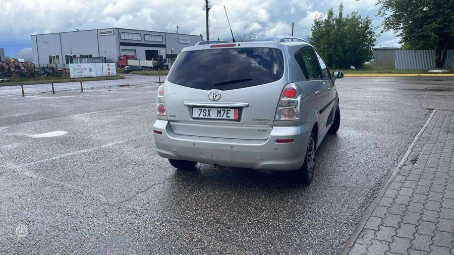 Grey Toyota Corolla Verso 2008 in Marijampole, with an engine capacity of 2.23 L and mileage of 250 thousand km for 1950 €, photo 8 on AUTOMOTO.COM.LV