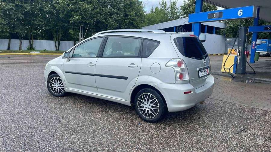 Grey Toyota Corolla Verso 2008 in Marijampole, with an engine capacity of 2.23 L and mileage of 250 thousand km for 1950 €, photo 10 on AUTOMOTO.COM.LV