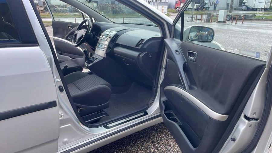 Grey Toyota Corolla Verso 2008 in Marijampole, with an engine capacity of 2.23 L and mileage of 250 thousand km for 1950 €, photo 17 on AUTOMOTO.COM.LV
