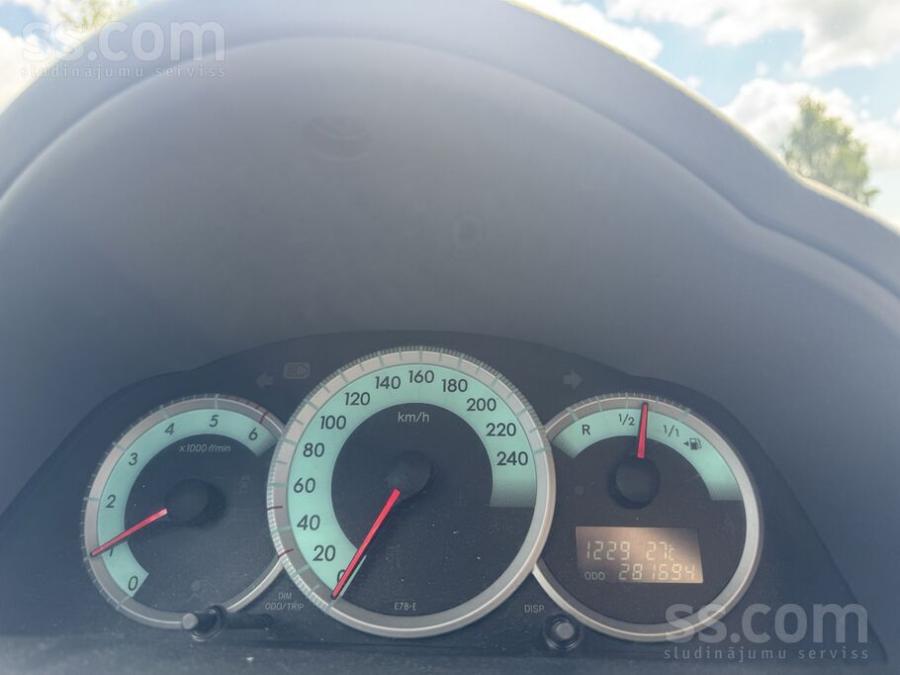 Pelēks Toyota Corolla Verso 2008 Daugavpils, ar dzinēja tilpumu 2.20 L un nobraukumu 282 tūkst. km par 2200 €, foto 1 vietnē AUTOMOTO.COM.LV