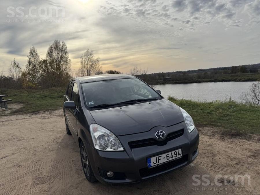 Pelēks Toyota Corolla Verso 2008 Daugavpils, ar dzinēja tilpumu 2.20 L un nobraukumu 282 tūkst. km par 2200 €, foto 4 vietnē AUTOMOTO.COM.LV