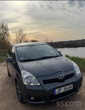 Pelēks Toyota Corolla Verso 2008 Daugavpils, ar dzinēja tilpumu 2.20 L un nobraukumu 282 tūkst. km par 2200 €, foto 5 vietnē AUTOMOTO.COM.LV