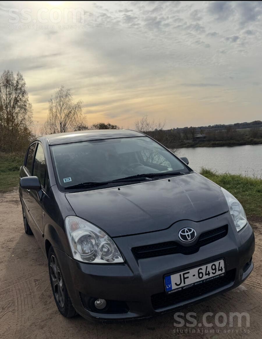 Pelēks Toyota Corolla Verso 2008 Daugavpils, ar dzinēja tilpumu 2.20 L un nobraukumu 282 tūkst. km par 2200 €, foto 5 vietnē AUTOMOTO.COM.LV