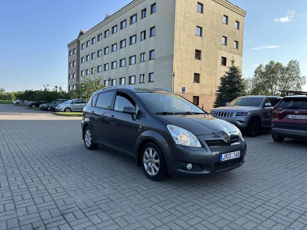Grey Toyota Corolla Verso 2008 in Klaipeda, with an engine capacity of 2.20 L and mileage of 273 thousand km for 2250 €, photo 2 on AUTOMOTO.COM.LV