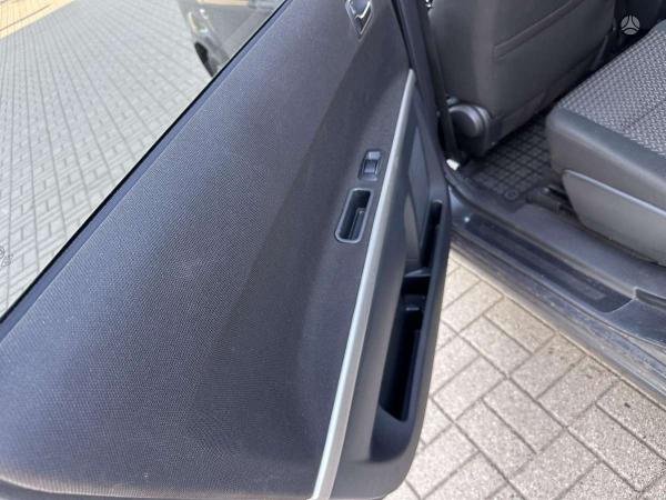 Grey Toyota Corolla Verso 2008 in Klaipeda, with an engine capacity of 2.20 L and mileage of 273 thousand km for 2250 €, photo 5 on AUTOMOTO.COM.LV