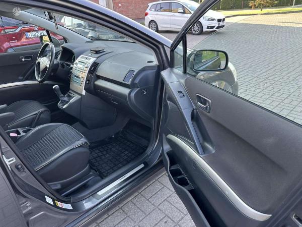 Grey Toyota Corolla Verso 2008 in Klaipeda, with an engine capacity of 2.20 L and mileage of 273 thousand km for 2250 €, photo 6 on AUTOMOTO.COM.LV
