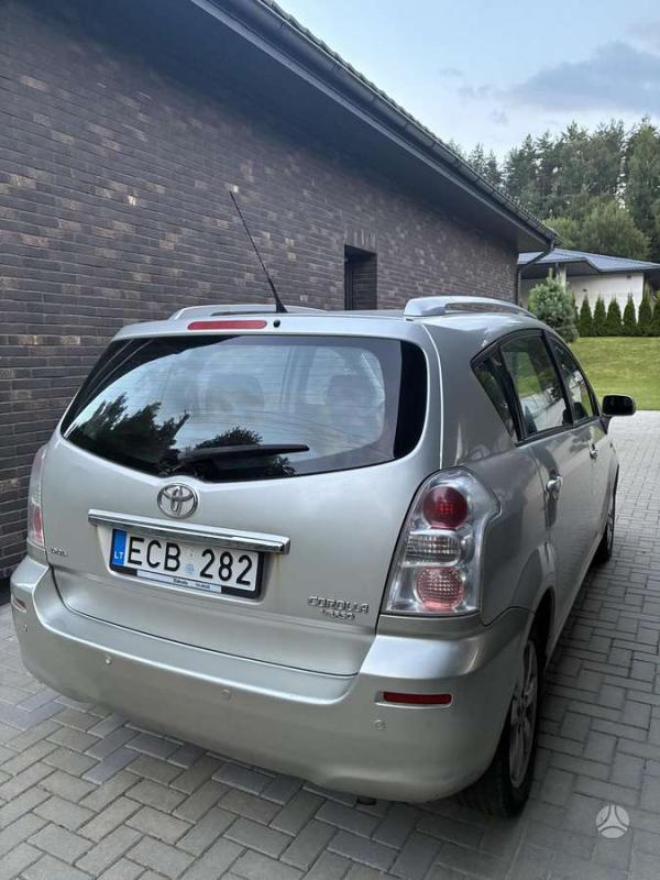 Pelēks Toyota Corolla Verso 2008 Viļņa, ar dzinēja tilpumu 1.79 L un nobraukumu 253 tūkst. km par 2500 €, foto 4 vietnē AUTOMOTO.COM.LV