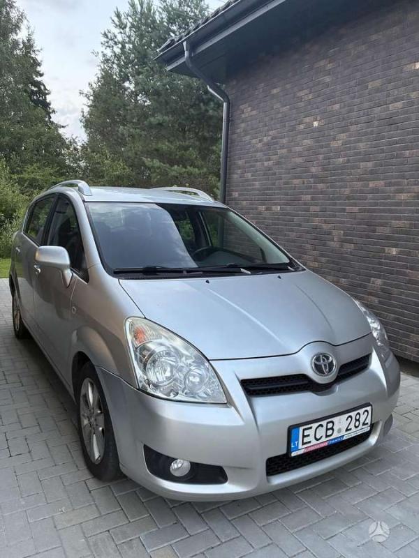 Pelēks Toyota Corolla Verso 2008 Viļņa, ar dzinēja tilpumu 1.79 L un nobraukumu 253 tūkst. km par 2500 €, foto 5 vietnē AUTOMOTO.COM.LV