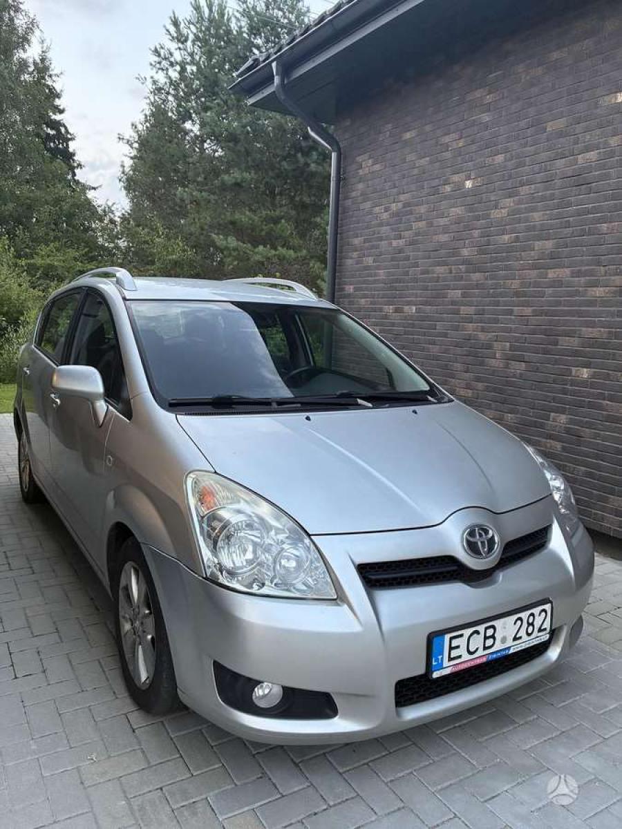 Grey Toyota Corolla Verso 2008 in Vilnius, with an engine capacity of 1.79 L and mileage of 253 thousand km for 2500 €, photo 5 on AUTOMOTO.COM.LV