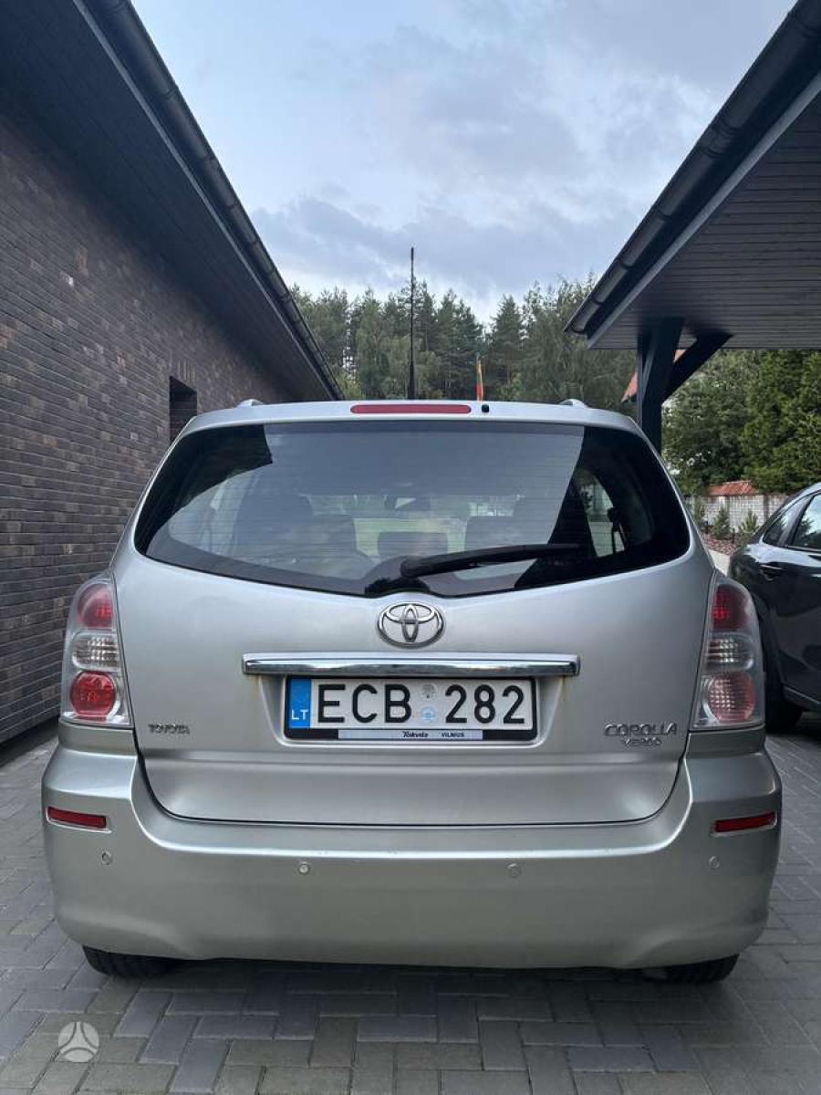 Grey Toyota Corolla Verso 2008 in Vilnius, with an engine capacity of 1.79 L and mileage of 253 thousand km for 2500 €, photo 7 on AUTOMOTO.COM.LV