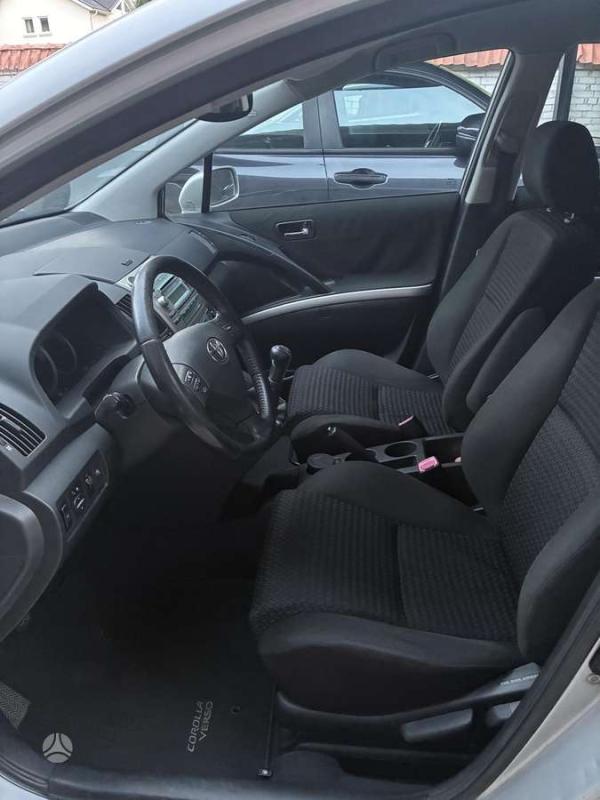 Pelēks Toyota Corolla Verso 2008 Viļņa, ar dzinēja tilpumu 1.79 L un nobraukumu 253 tūkst. km par 2500 €, foto 8 vietnē AUTOMOTO.COM.LV