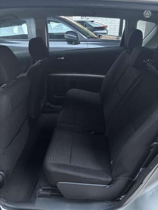 Pelēks Toyota Corolla Verso 2008 Viļņa, ar dzinēja tilpumu 1.79 L un nobraukumu 253 tūkst. km par 2500 €, foto 9 vietnē AUTOMOTO.COM.LV