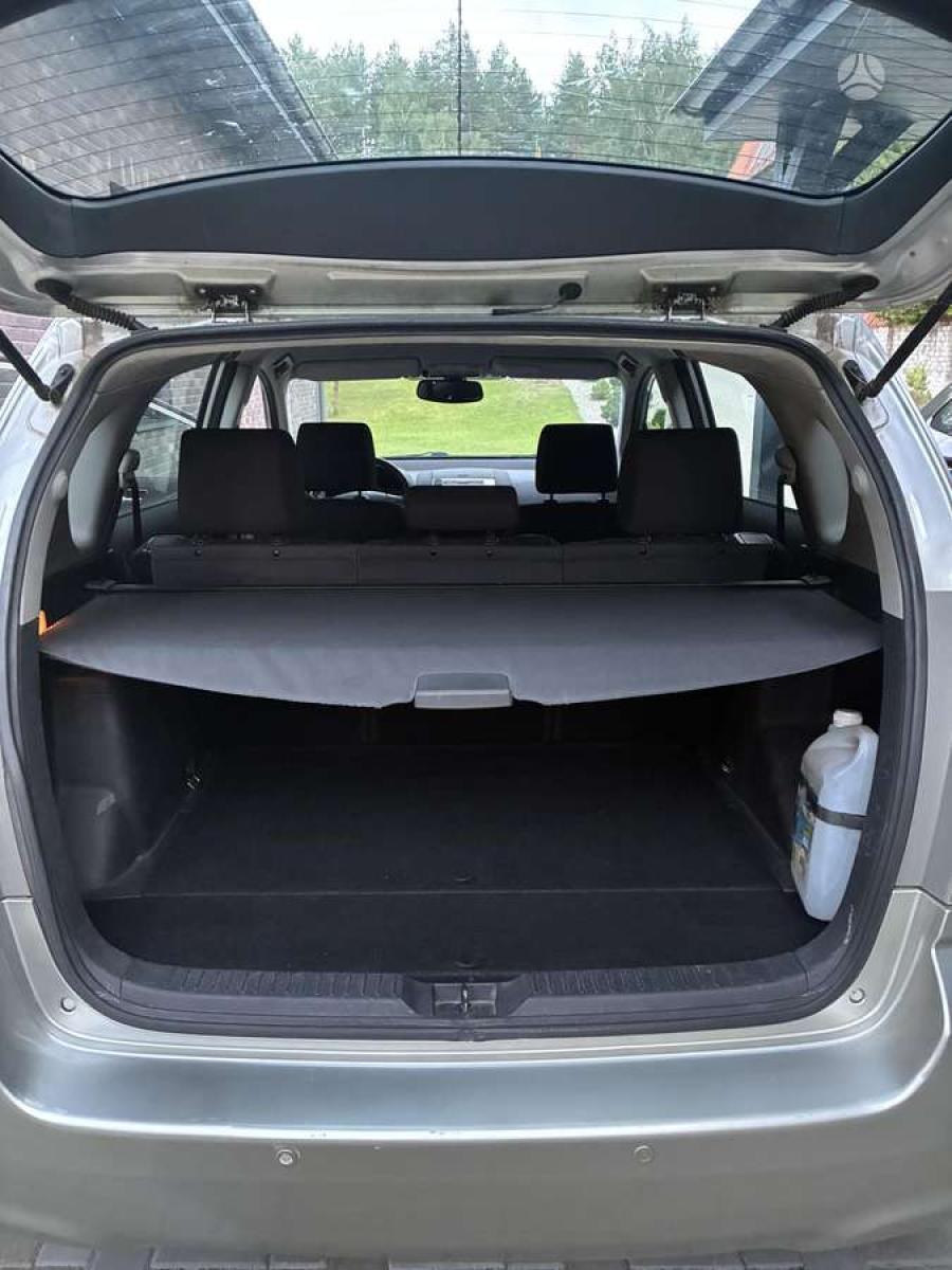 Grey Toyota Corolla Verso 2008 in Vilnius, with an engine capacity of 1.79 L and mileage of 253 thousand km for 2500 €, photo 10 on AUTOMOTO.COM.LV