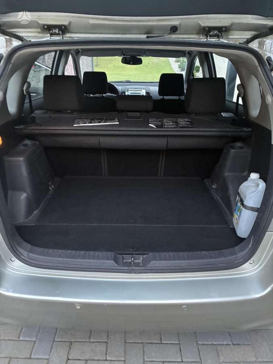 Grey Toyota Corolla Verso 2008 in Vilnius, with an engine capacity of 1.79 L and mileage of 253 thousand km for 2500 €, photo 11 on AUTOMOTO.COM.LV