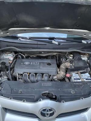 Grey Toyota Corolla Verso 2008 in Vilnius, with an engine capacity of 1.79 L and mileage of 253 thousand km for 2500 €, photo 15 on AUTOMOTO.COM.LV