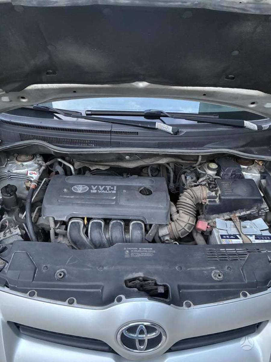 Grey Toyota Corolla Verso 2008 in Vilnius, with an engine capacity of 1.79 L and mileage of 253 thousand km for 2500 €, photo 15 on AUTOMOTO.COM.LV