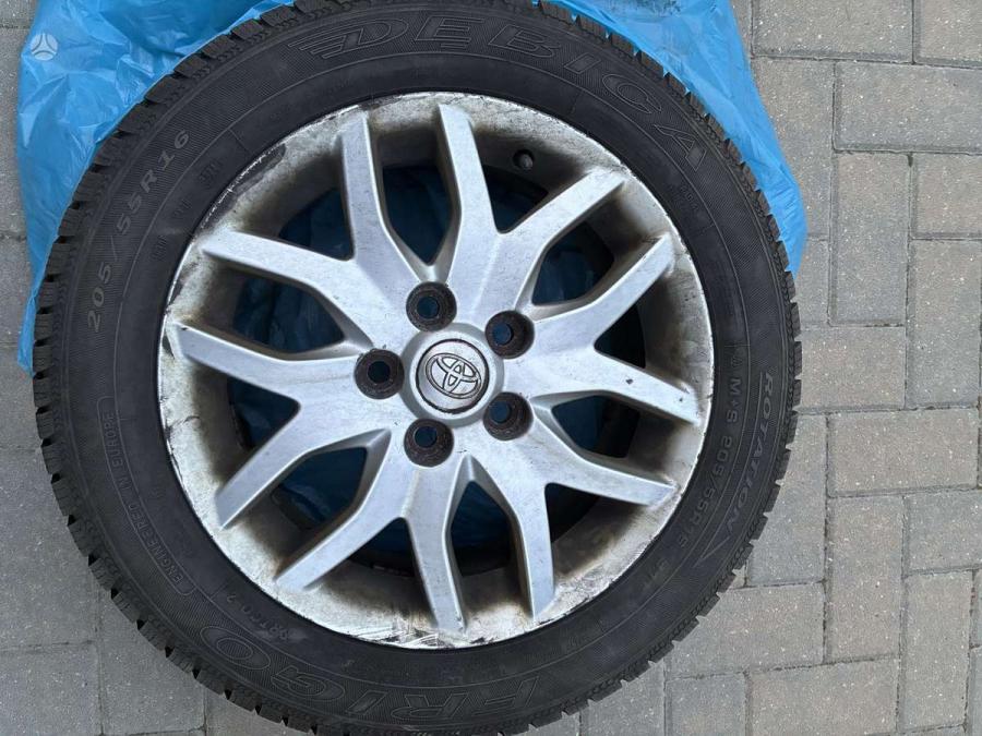Grey Toyota Corolla Verso 2008 in Vilnius, with an engine capacity of 1.79 L and mileage of 253 thousand km for 2500 €, photo 16 on AUTOMOTO.COM.LV